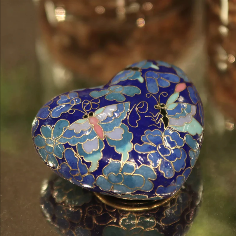 Cremation Keepsakes: Keeping Loved Ones Close with Style – Titan Casket