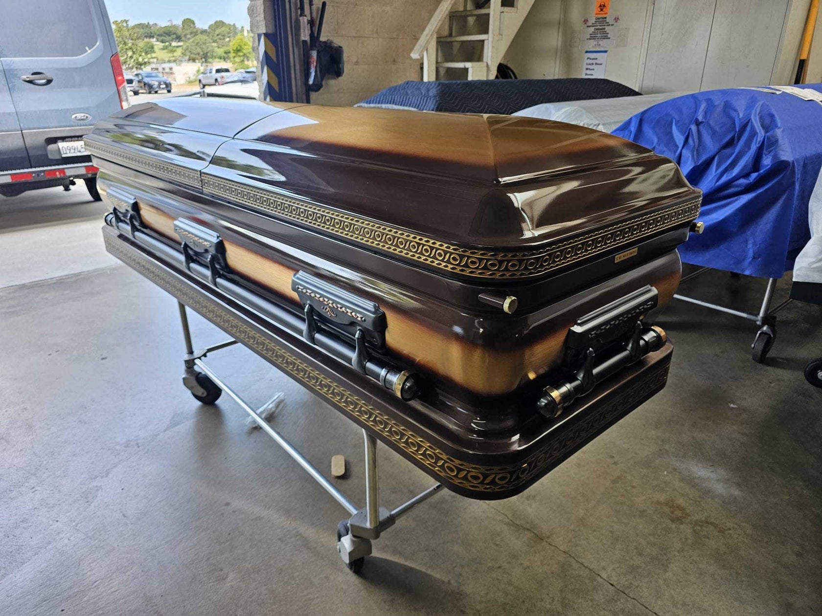 Eternis Bronze Casket (32 oz.) - Titan Casket