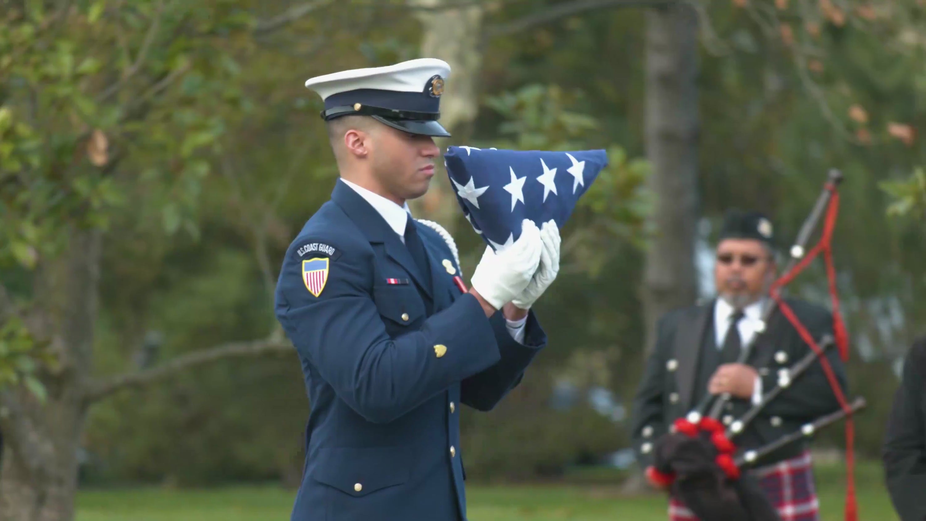 What Is A 21 Gun Funeral And Who Gets It? – Titan Casket